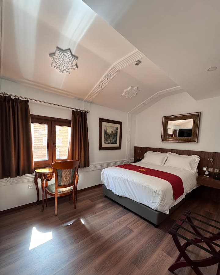 Elegancia Y Lujo En El Corazón Histórico - Toledo, España