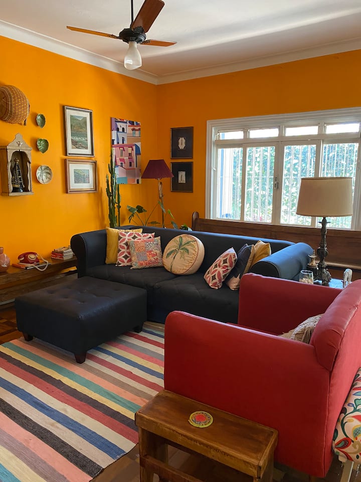 Casa Espaçosa E Ventilada Com Garagem E 1 Suíte. - Aparecida