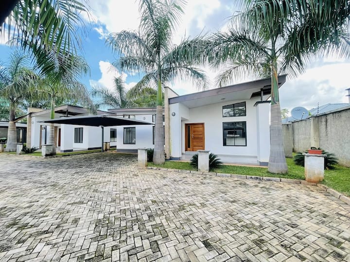 Starlink & Solar Perfect Long-term Ibex Home - Zambia