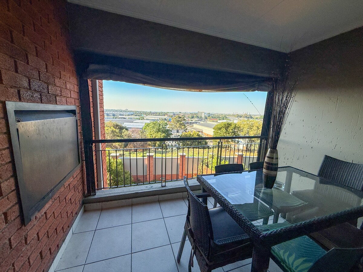 Modern 2-Bed, 2-Bath in Secure Bedfordview Complex - Flats for Rent in ...