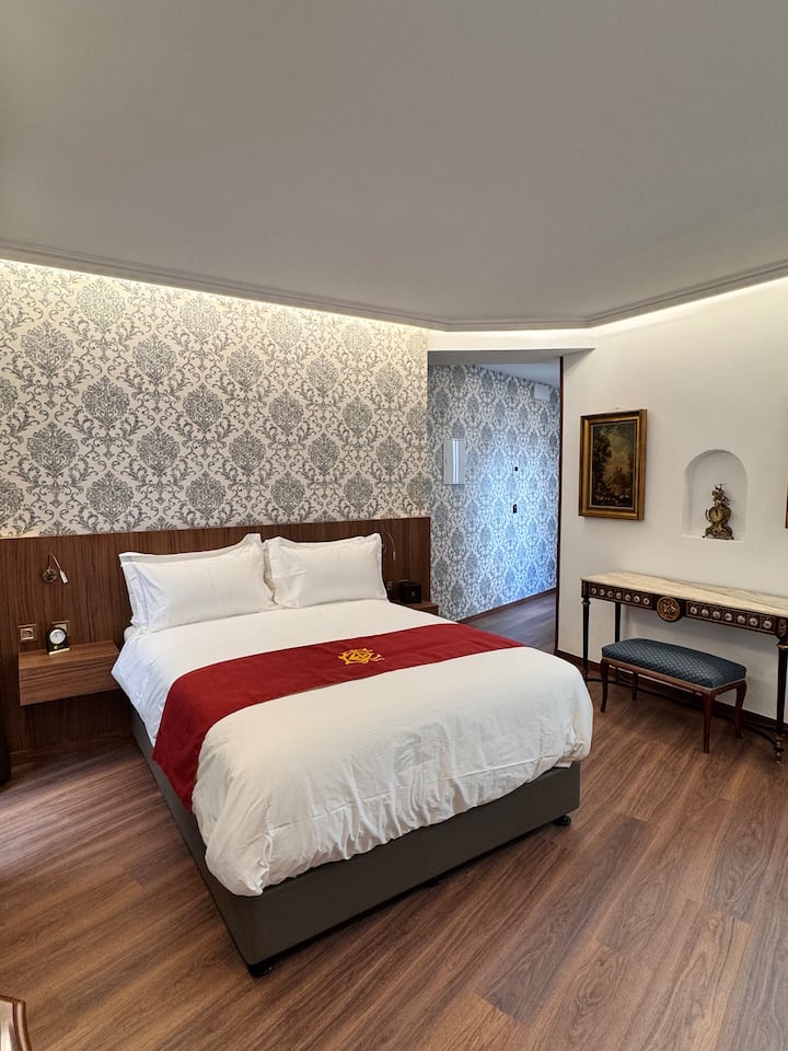 Elegancia Y Lujo En El Corazón Histórico - Toledo, Spain