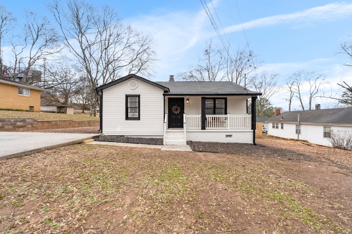 Cozy 2 Bed/2 Bath 2 Minutes To Lakepoint Complex - Cartersville, GA