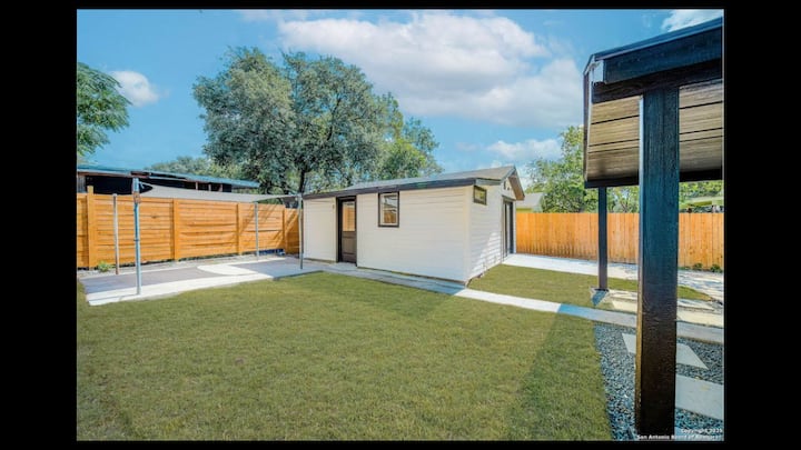 Woodlawn Lake Casita With Patio - San Antonio