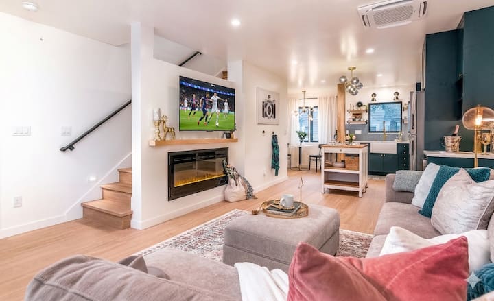 Modern 2br Cottage + Parking (World Cup Basecamp) - Seattle, WA