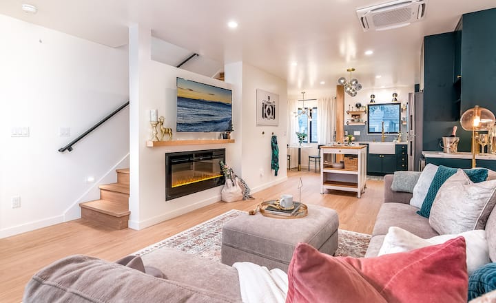 West Seattle Sunrise Cottage - Seattle, WA