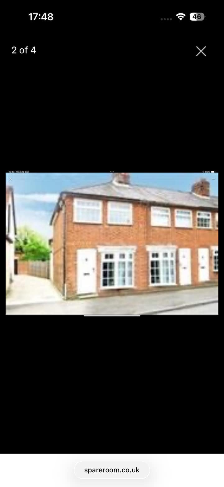 2 Bedroom House - 비콘스필드