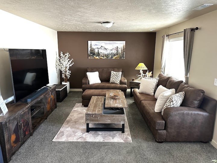 Family & Pet Retreat • Yard • Game Room • Off I-80 - Wyoming