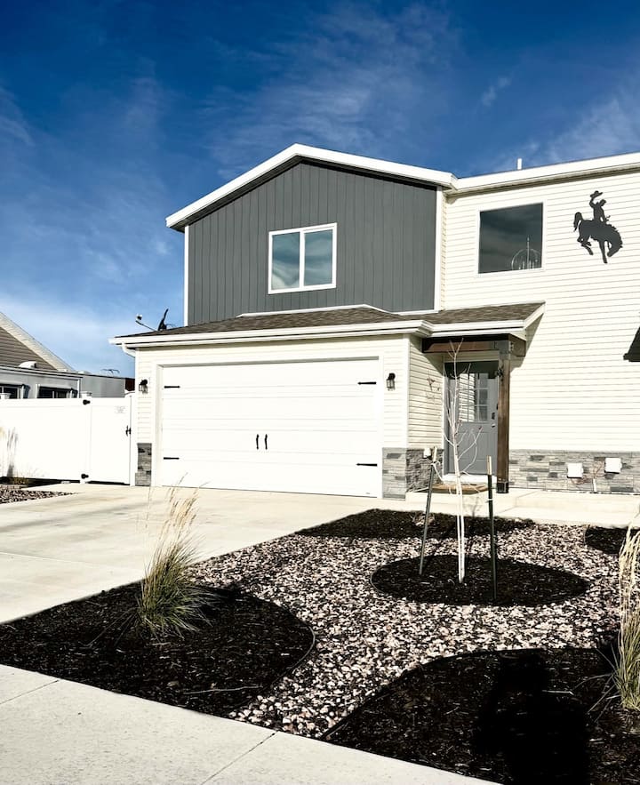 Pet-friendly• Game Room• Fenced Yard• Near I80• Ev - Wyoming