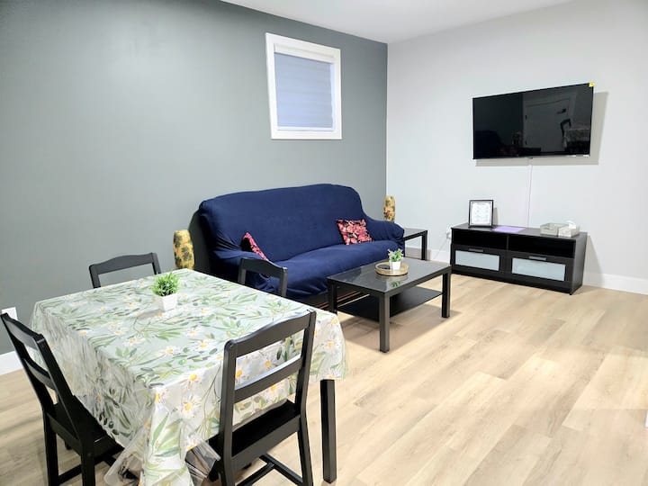 Modern 2-bedroom Basement Suite In West Edmonton - Canada