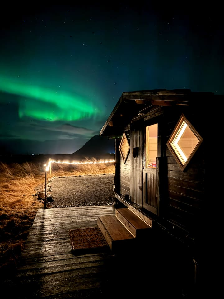 Tiny Cabin Under The Northern Lights - Greenland