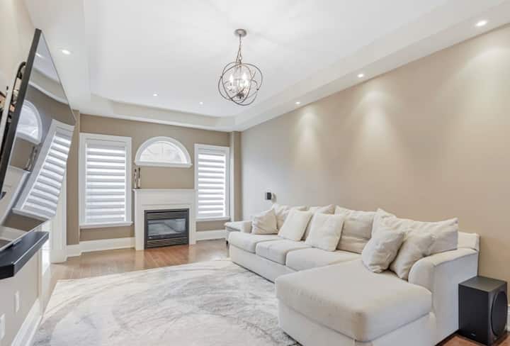 Modern Townhouse! All You Need! Prime Location - Bradford