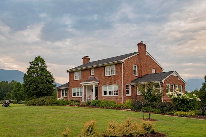 Sunset Pointe - Fire Pit | Walking Trails & Creek! - Wintergreen, VA