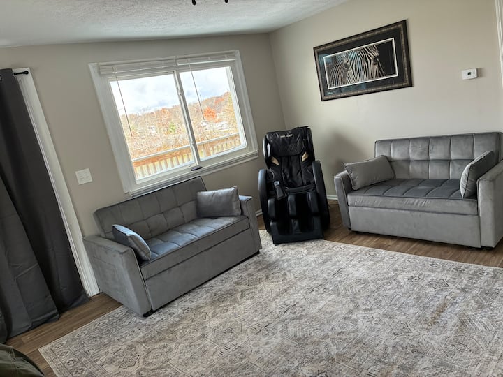 Artemis's Lakefront Haven W/ 50-ft Dock 4 Bedroom - Bainbridge, OH