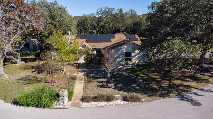 Cozy 3br Retreat Near Lake Travis! - Austin, TX