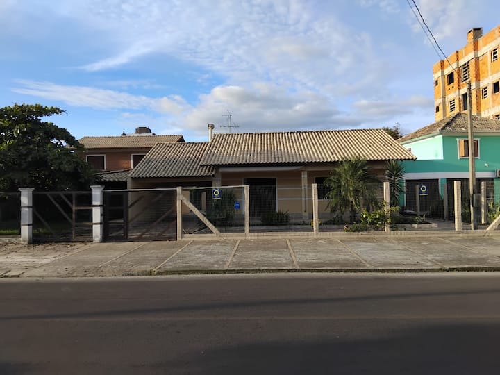 Casa Na Praia No Centro De Tramandaí Com Piscina - Tramandaí