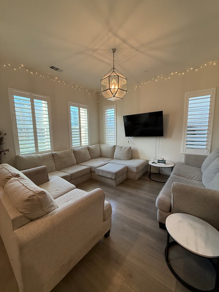 Modern Family Home Near Airport + Fire Pit - Sacramento, CA