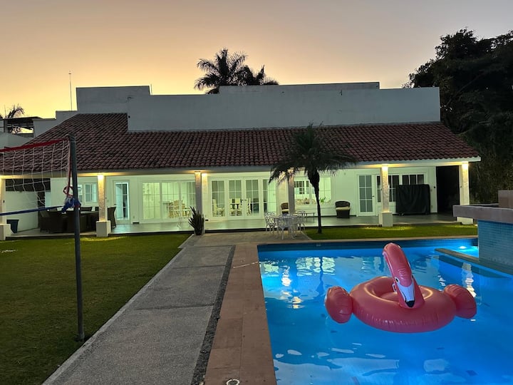 Gran Casa Con Alberca, Jardín Y Otras Sorpresas - Cuernavaca