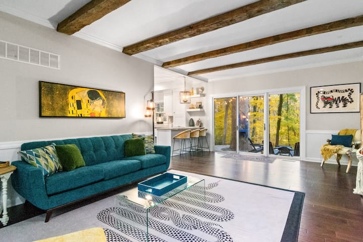 Forest Luxury Retreat • Theater + Fire Pit + Games - Evansville