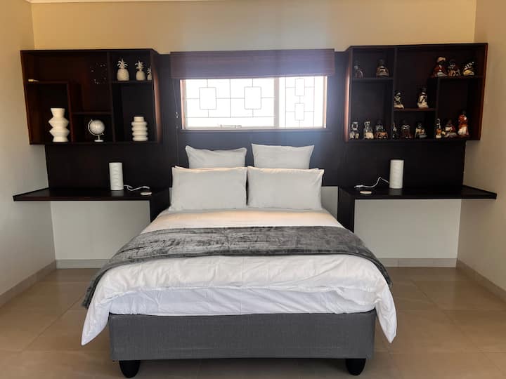 Shelford Cottage At Gulu River. - East London