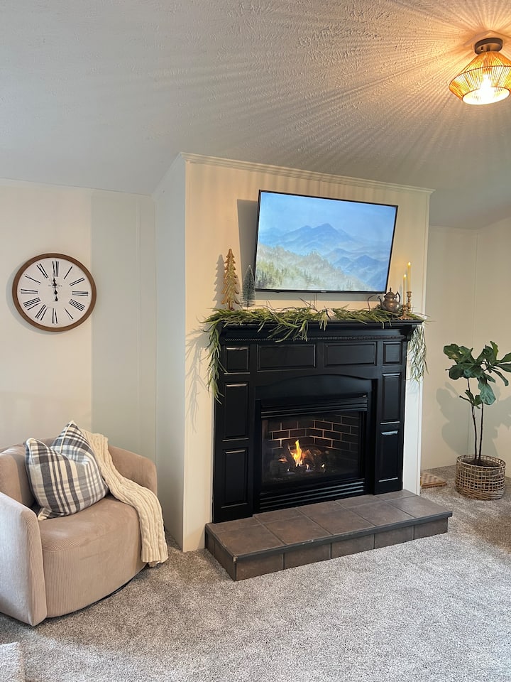 Cozy Home W/ Fireplace & King Room, Altoona & Psu - Huntingdon County