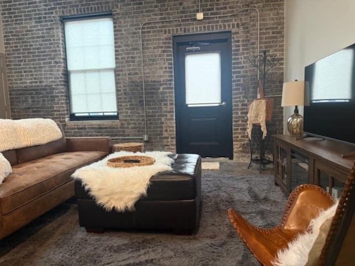 Modern Loft Near River And Ballpark! - Davenport, IA