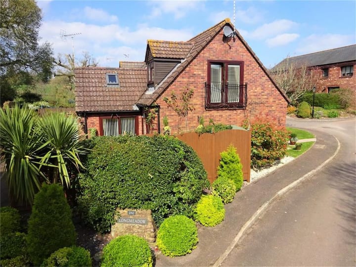 Cosy Longmeadow Home - Exeter