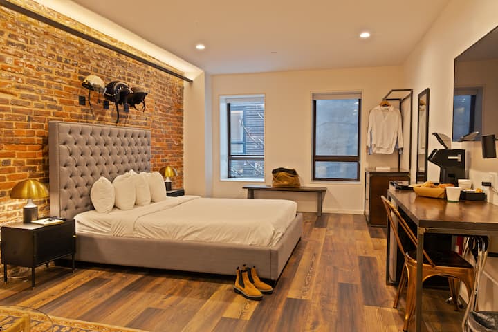 Sosuite | Queen Suite W Seating Area - Philadelphia, PA