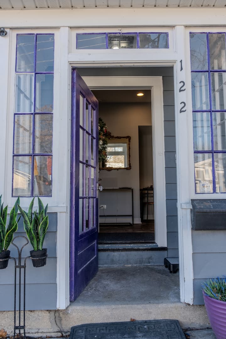 Hamilton Hideaway - West Chicago, IL