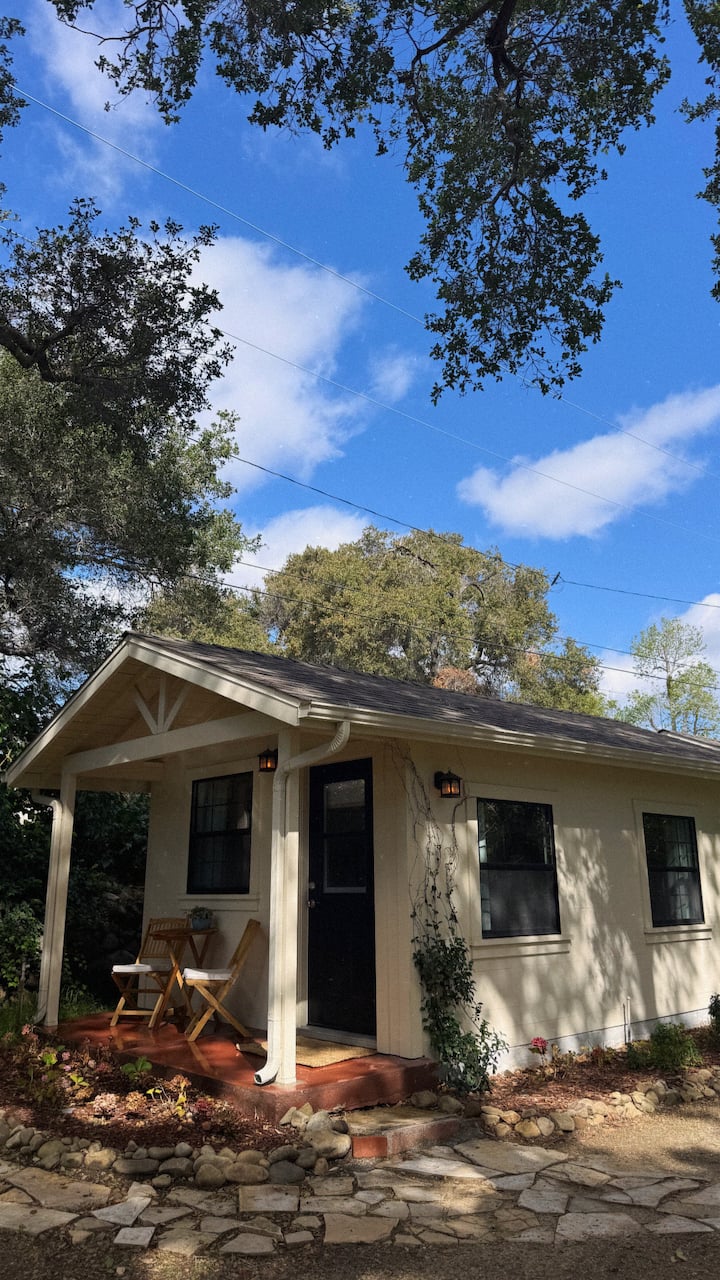 The Oaks Cottage | Quiet Santa Paula Retreat - Santa Paula, CA