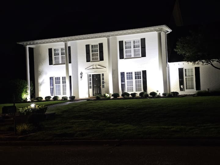 Large Updated House In Heart Of East Memphis. - Germantown, TN