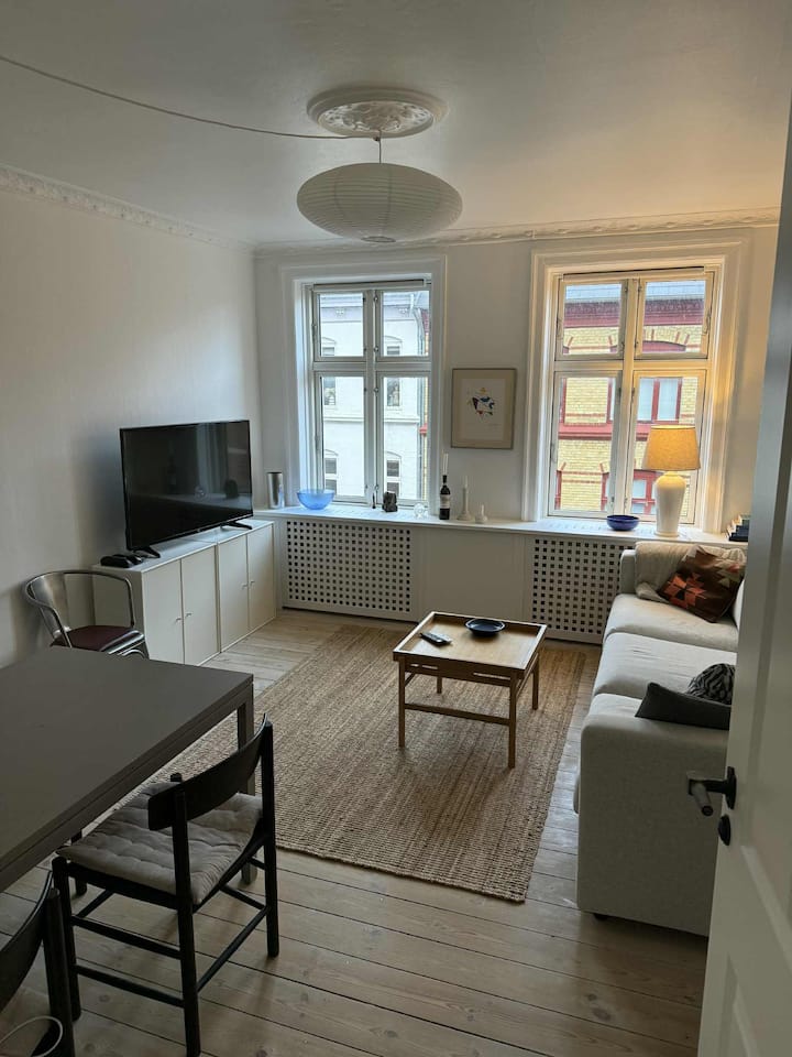 Central ØSterbro Toværelses Lejlighed Med Altan - Copenhague