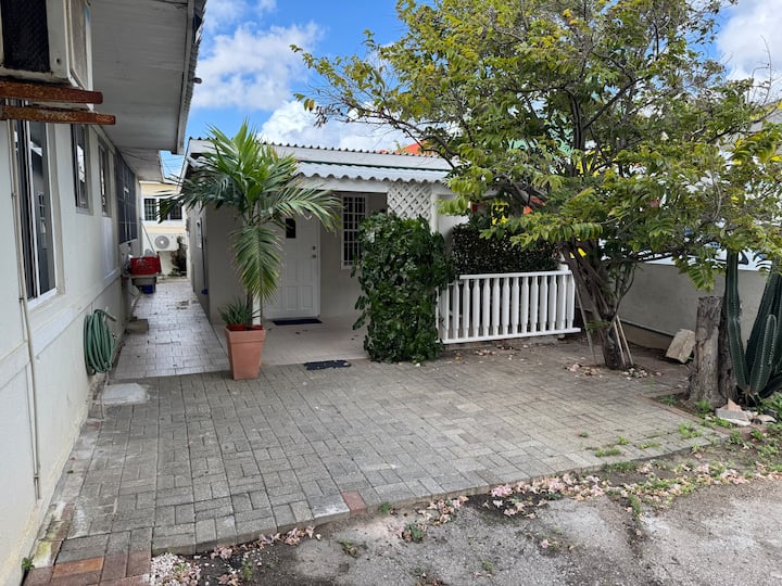 Cozy Curaçao Guesthouse: Serene Beachside Retreat - Curazao