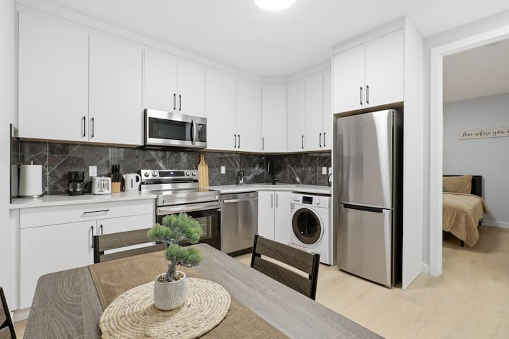 Central 1 King Bed 1 Bath 10 Min To Dt Whole Unit - Calgary