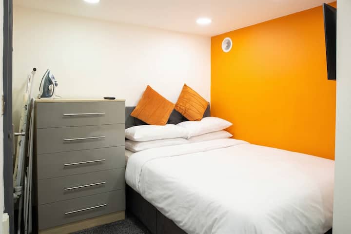 Bradford City Centre Studio | Full Kitchen Netflix - Bradford