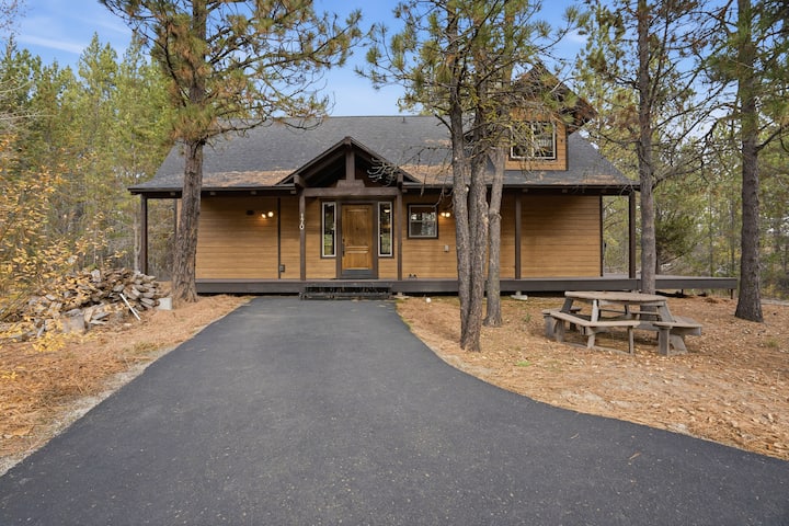 Mountain Shadows Cabin - Sleeps 10 - Tamarack Ski Resort, ID