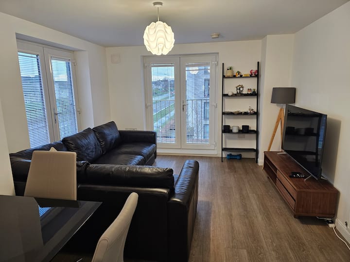 Stylish 2-bed Flat Edinburgh Near Airport - Queensferry