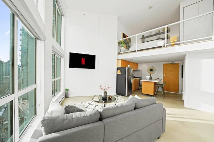 Urban Loft Nest • City Views • Free Parking - Vancouver