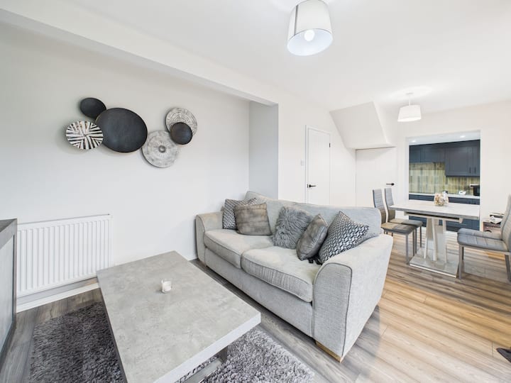 Contemporary 4-bed Home, Newcastle Area - Newcastle upon Tyne