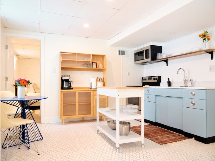 Renovated Walk-out Basement In Heart Of Clifton - Louisville, KY