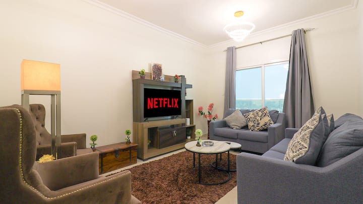 Family-friendly | Aesthetic 1br With Creek View - Ajmán