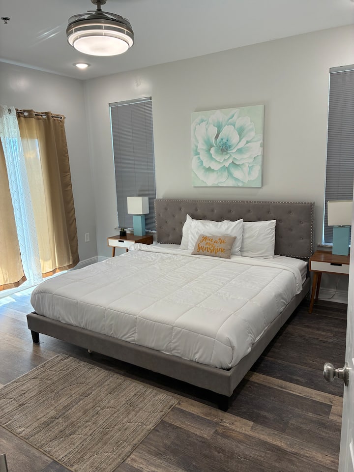 Sunny Daze 1 Bed Apt. - Biloxi, MS