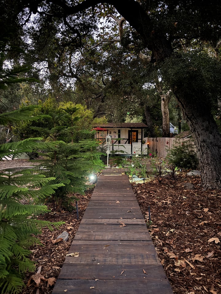 Modjeska’s Haunted Manor Guesthouse - Lake Forest