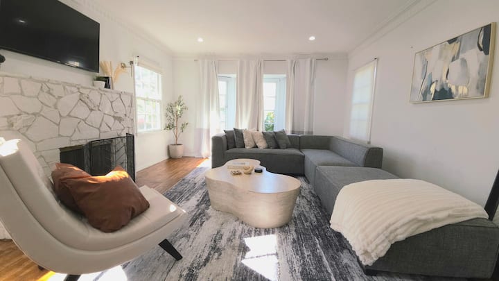 *New List Special* Centrally Located Sunlit Home - Los Angeles, CA