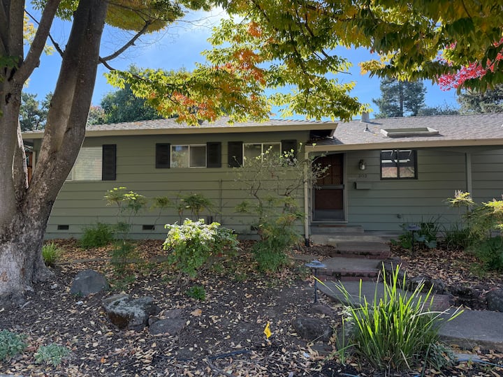 Central Davis Retreat - Davis, CA