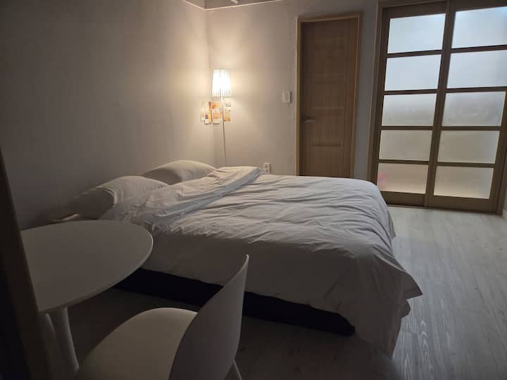 #11[오픈특가]#광안역1분#광안리해변중심5분#무료주차#청소비x#취사#세탁#감성 - Busan