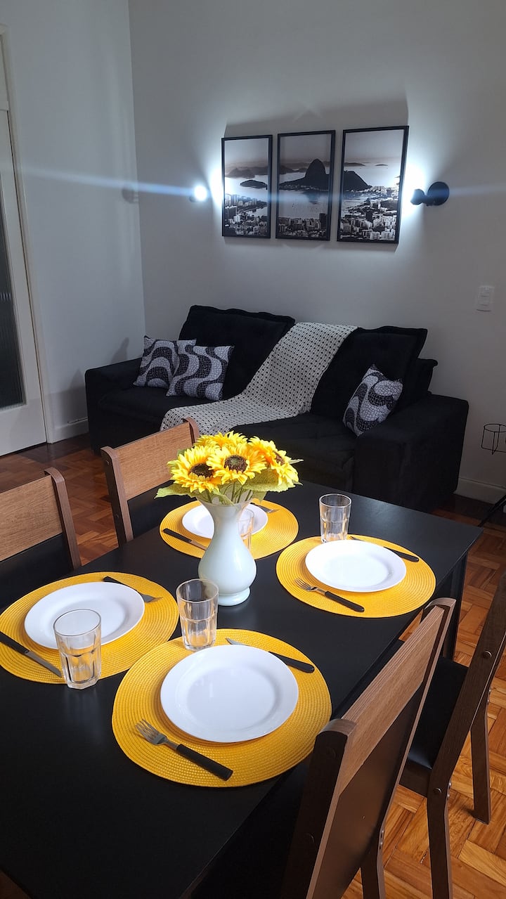 Apartamento Confortável à 150 Metros Da Praia. - Copacabana