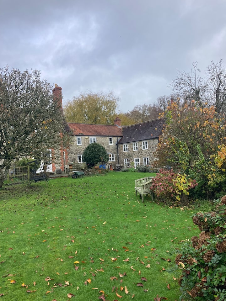 Cosy Country Cottage - Shaftesbury
