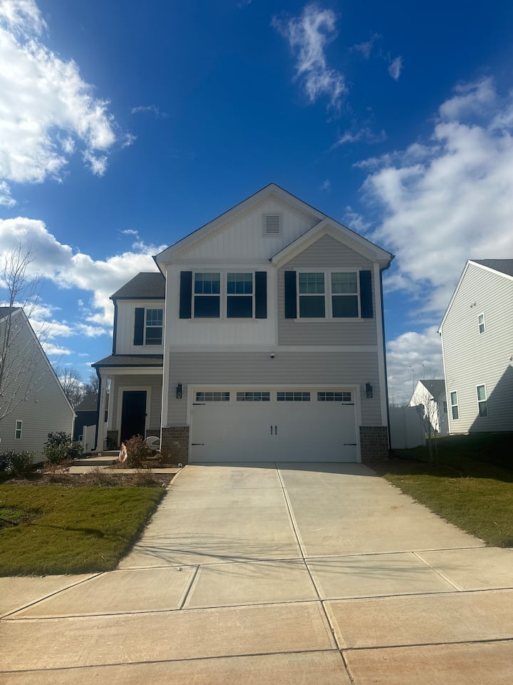 Designer Home – Luxury, Comfort & Style - Lake Townsend, NC