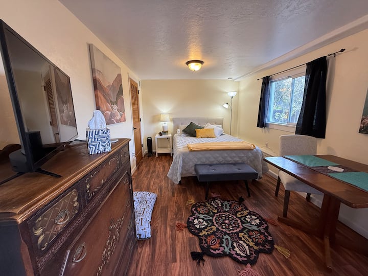 Oakenhaus - Private Studio Apartment - Ukiah, CA