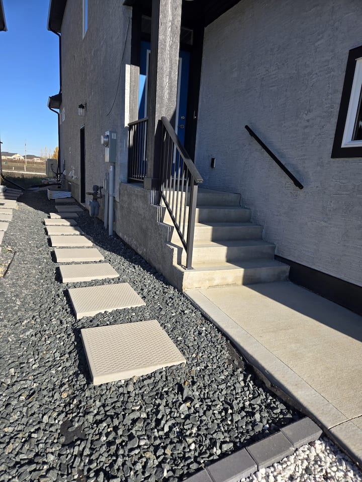 Hibiscus Suite - Winnipeg Folk Festival